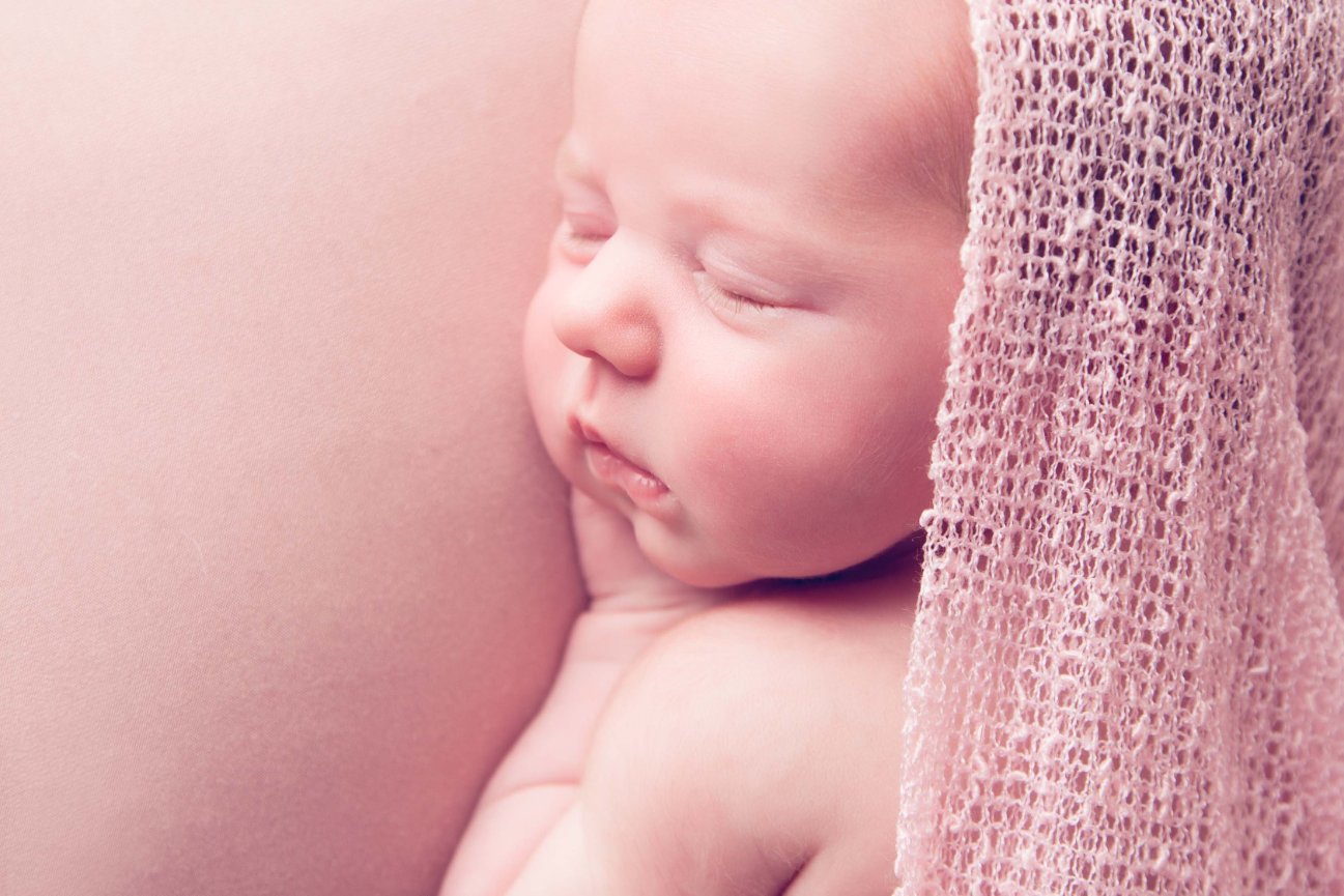 BOOK NOW - Emma Hutch Photography - Melbourne Newborn, Maternity and ...
