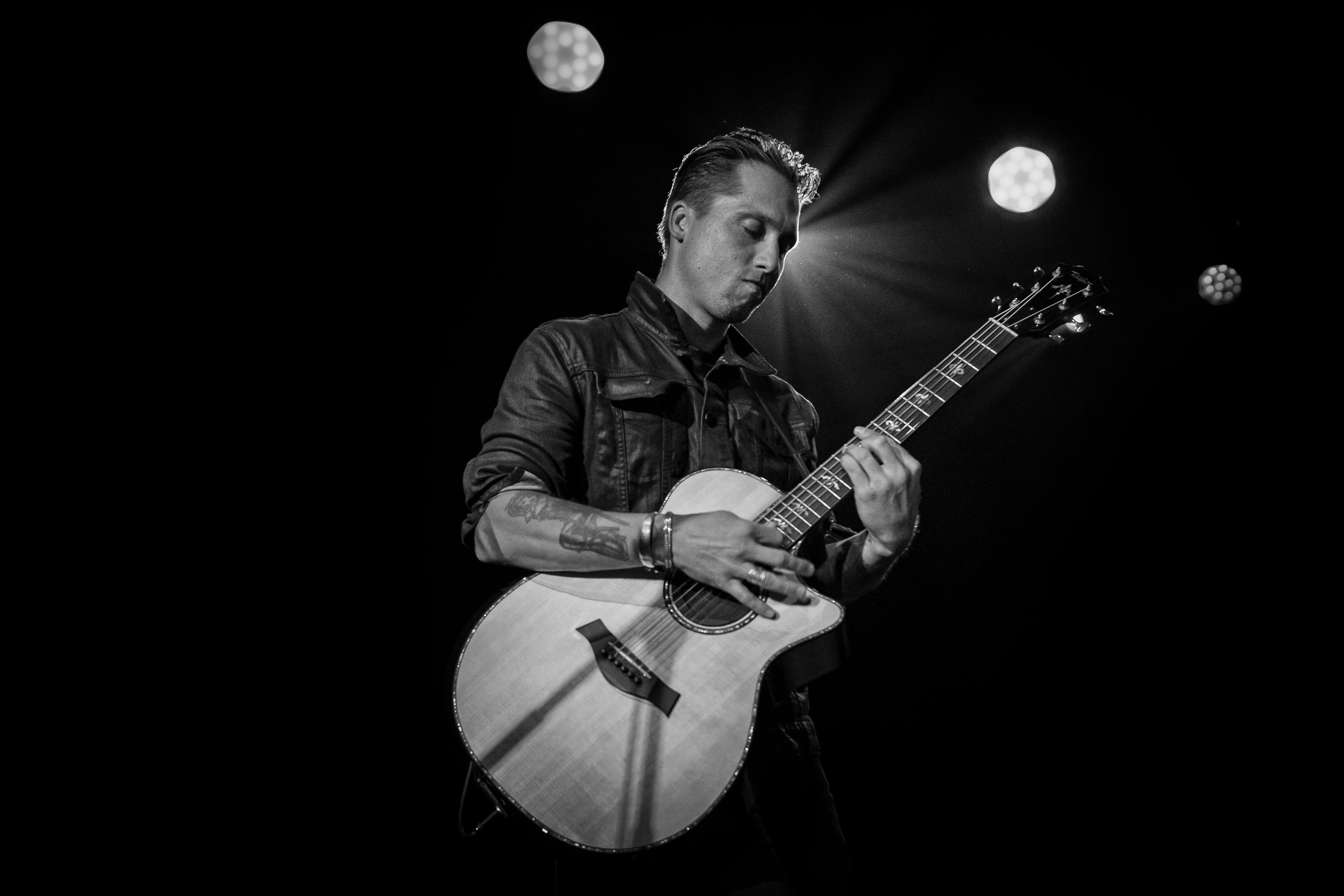 Commercial/CSR photographer, music photojournalist, Lucia De Giovanni