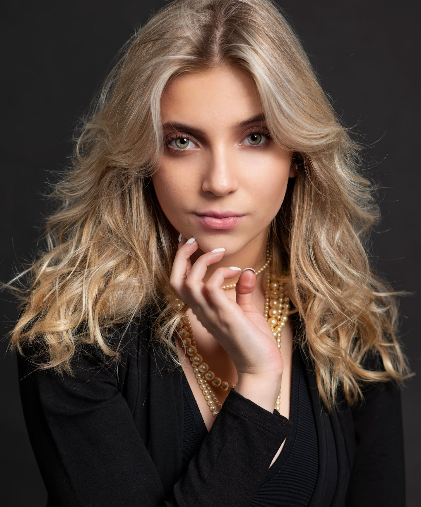 Tips On What Not to Wear in Your Headshot Session