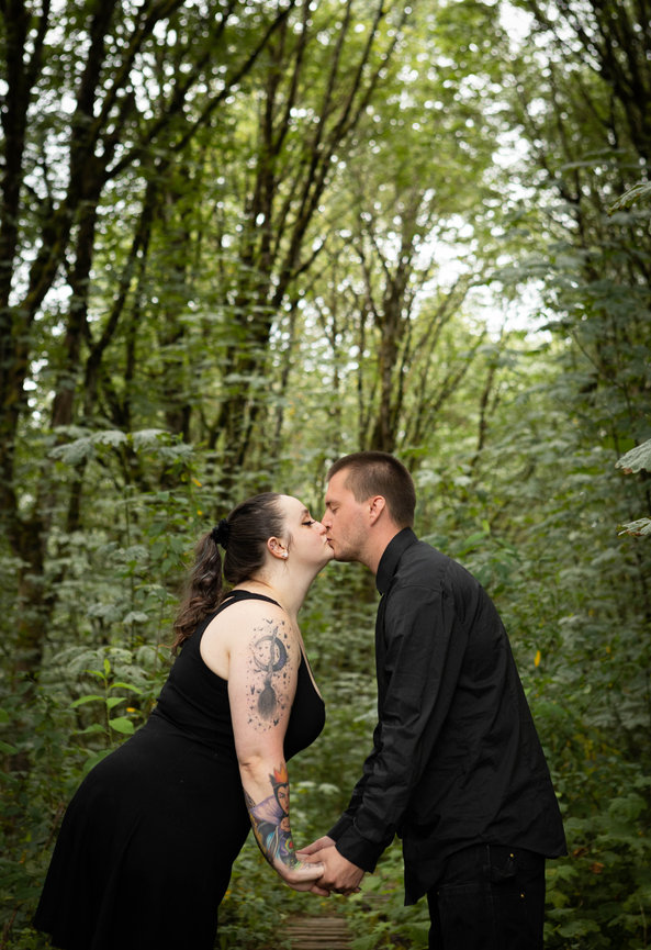 An Amazing Seattle Gothic Engagement Session - Seattle Wedding and ...