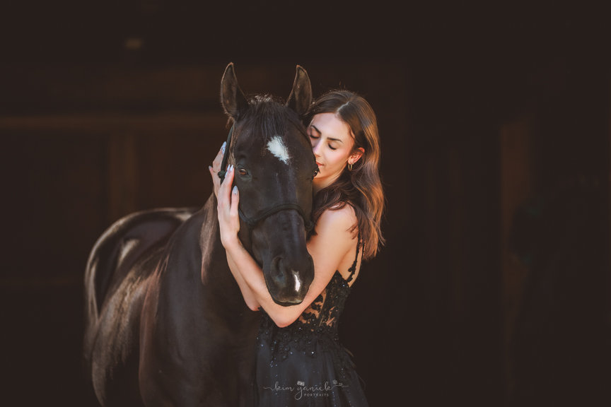 Capturing Cayle's Graduation - Kim Yanick Portraits