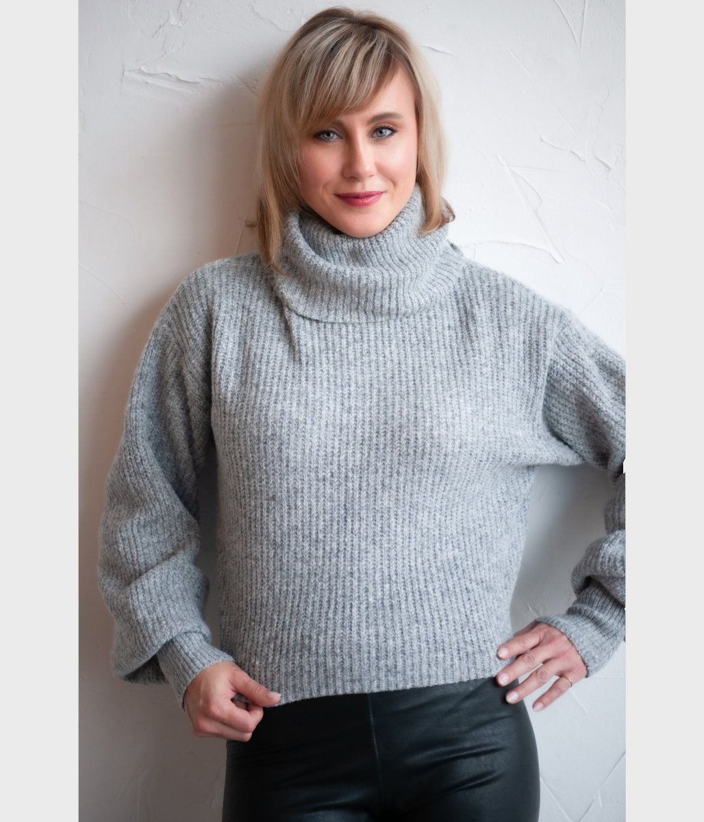 Women - Red Models & Talent