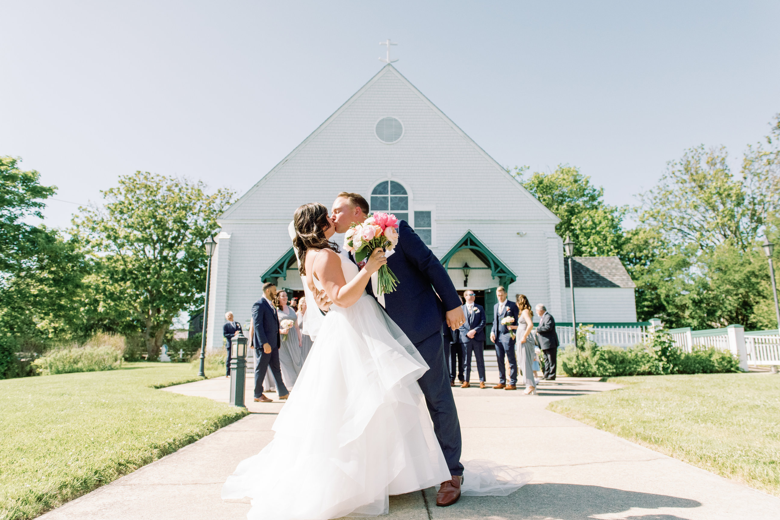 Jaclyn + Robert / Spring House Block Island - Ludwig Photography