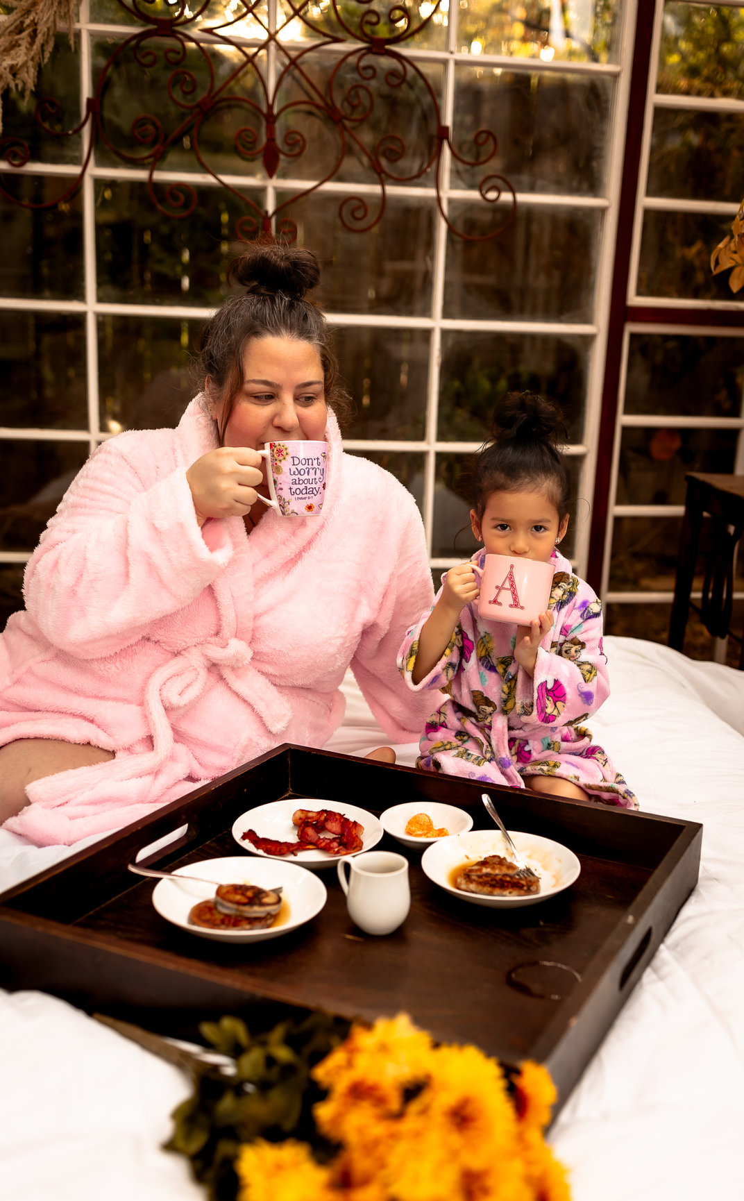 Breakfast In Bed Photo session - Chic Peep Photography