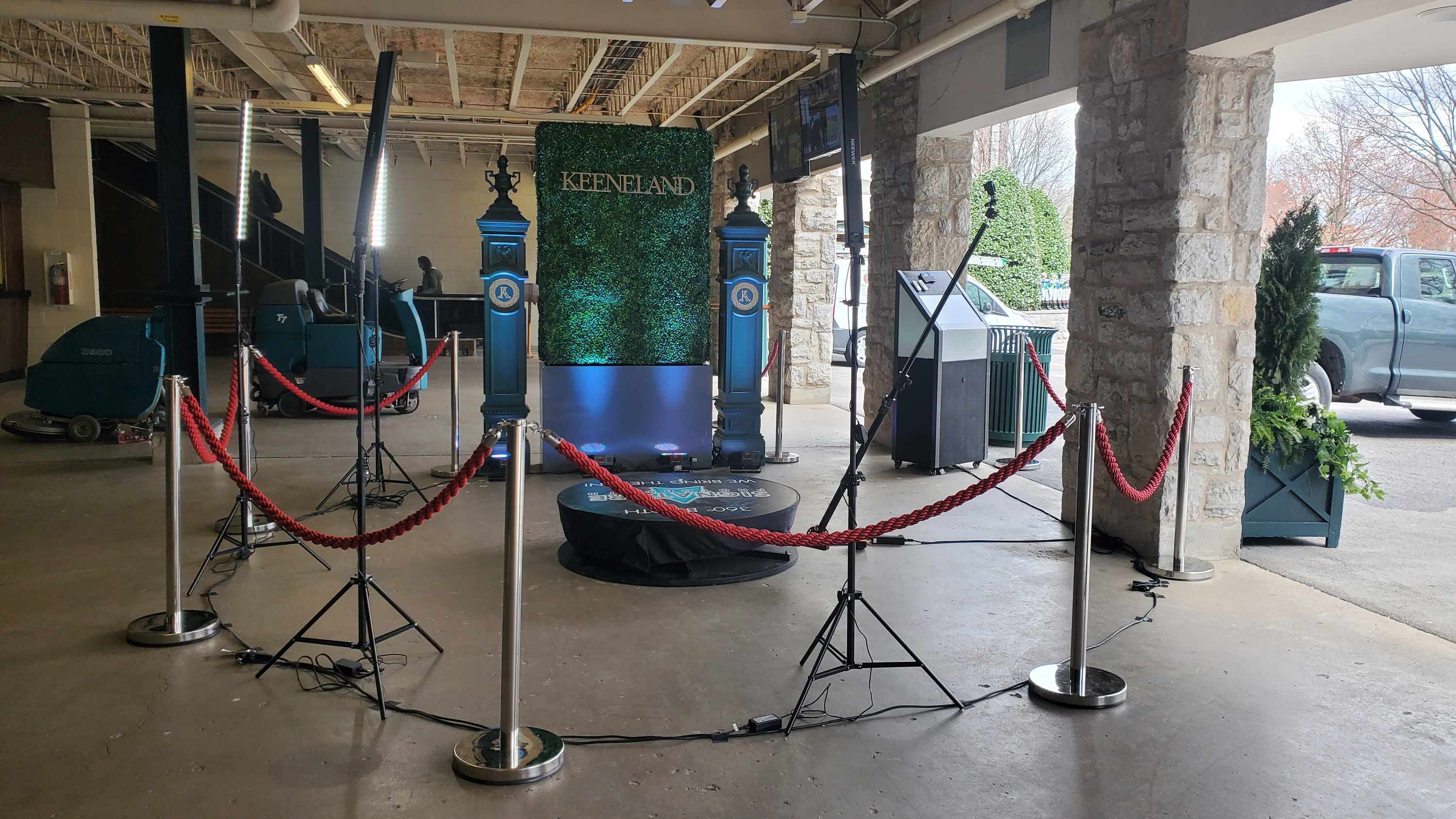 360 BOOTH - Signature Photo Booth Rentals Cincinnati - Dayton - Photo ...