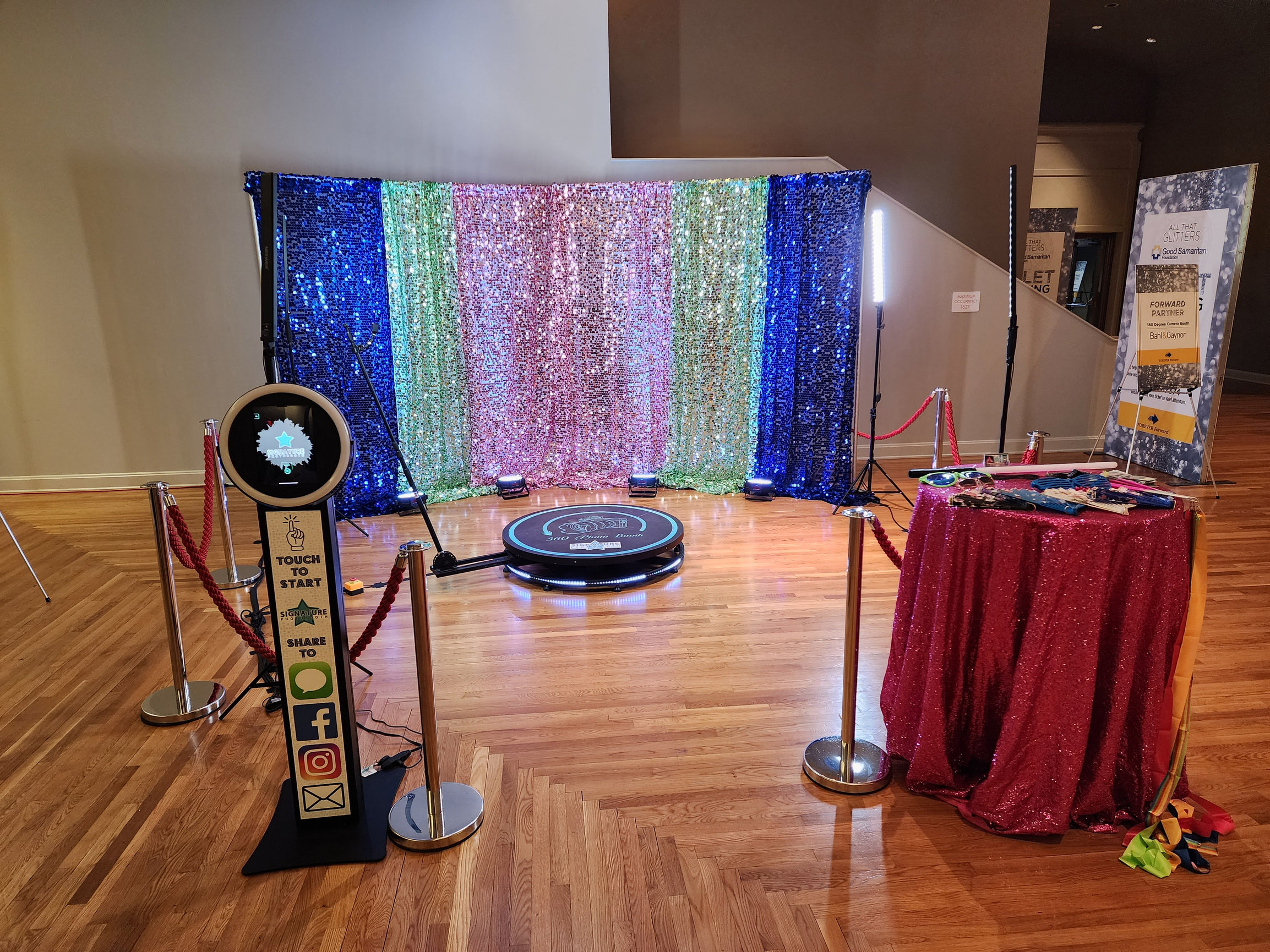 360 BOOTH - Signature Photo Booth Rentals Cincinnati - Dayton - Photo ...