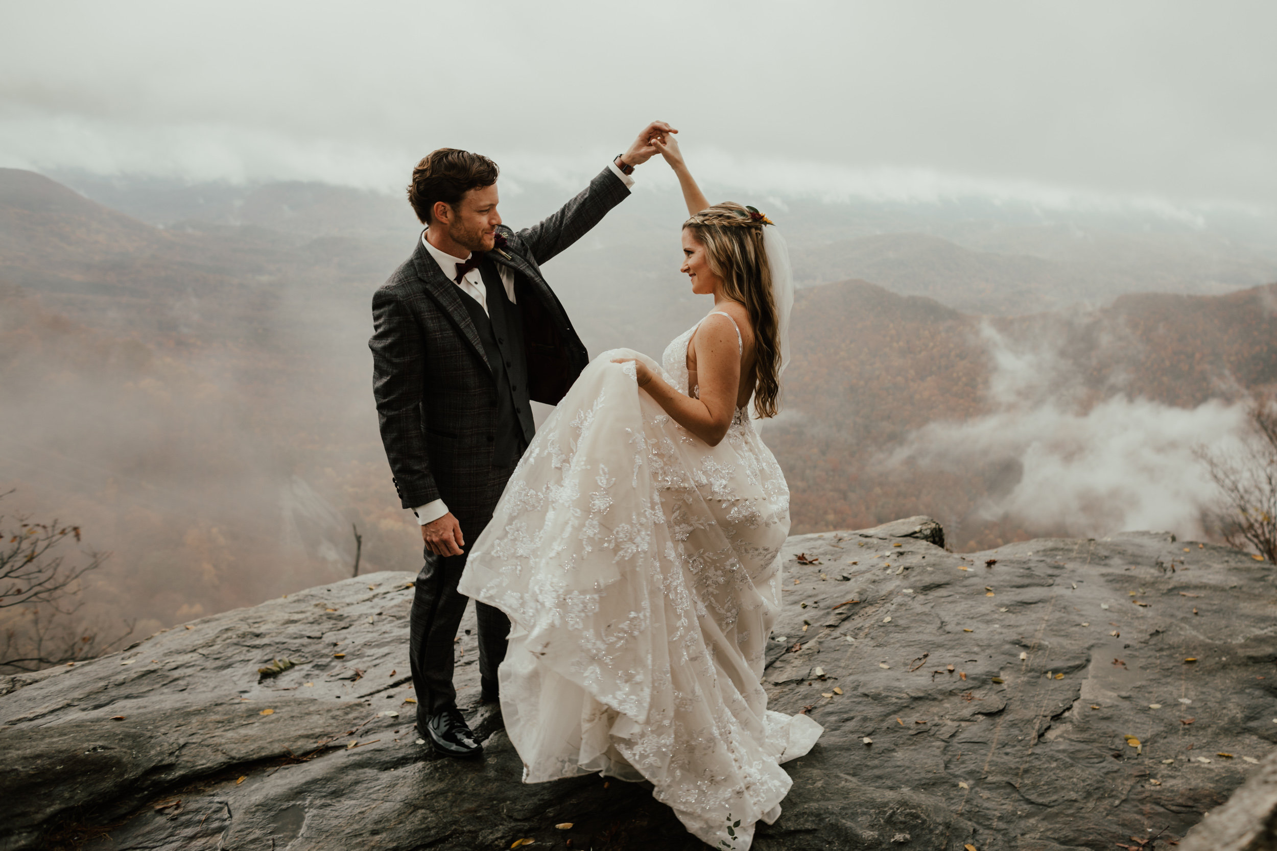 Point Lookout Vineyards - Pretty Place Wedding - Capturing WNC ...