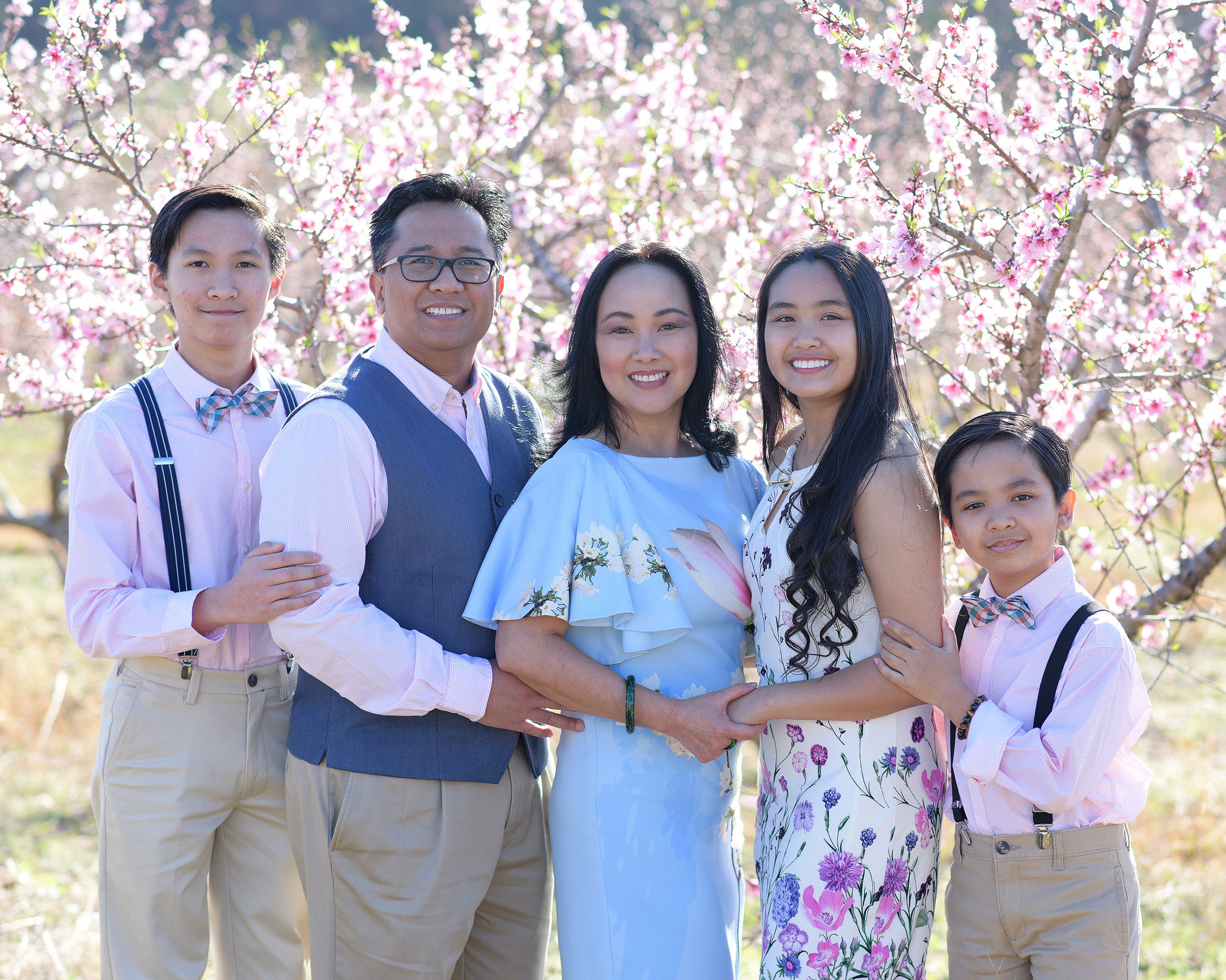 When Should You Book a Spring Family Portrait Session? - Heidi Houser ...